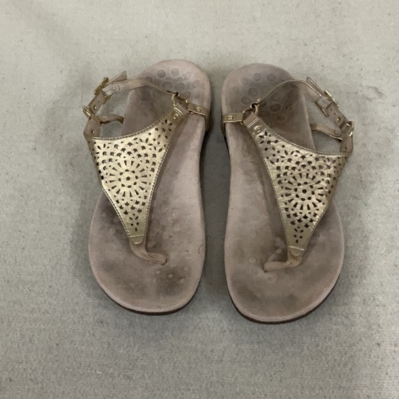Vionic | Shoes | Euc Womans Vionic Sandals With Strap Around The Ankle ...